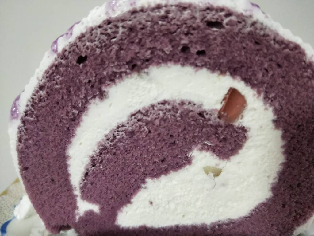 Grape & White Chocolate Swiss Roll at The Pine Garden – The Journey ...