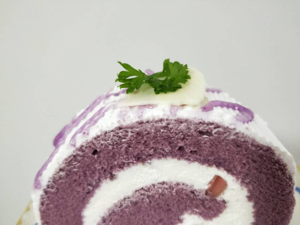 Grape & White Chocolate Swiss Roll at The Pine Garden – The Journey ...