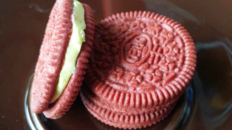 Holiday Red Velvet Oreo with Cheesecake-Flavored Cream – The Journey ...