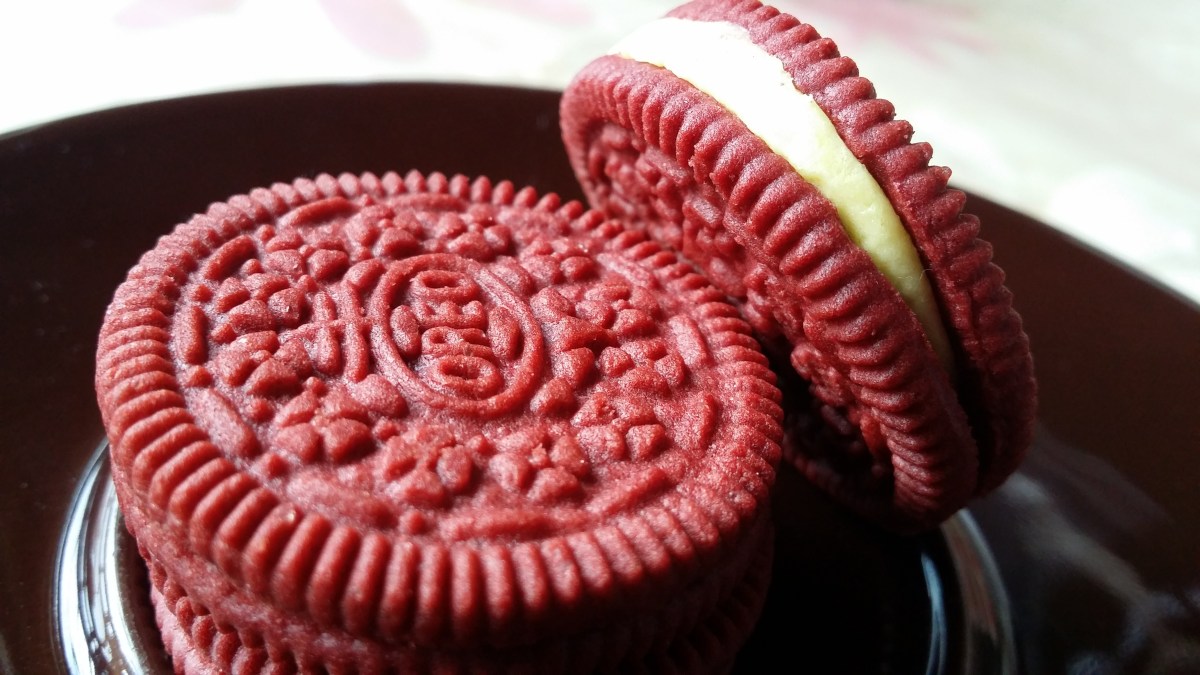 Holiday Red Velvet Oreo with Cheesecake-Flavored Cream – The Journey ...