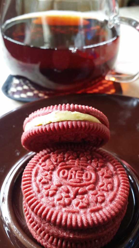Holiday Red Velvet Oreo with Cheesecake-Flavored Cream – The Journey ...