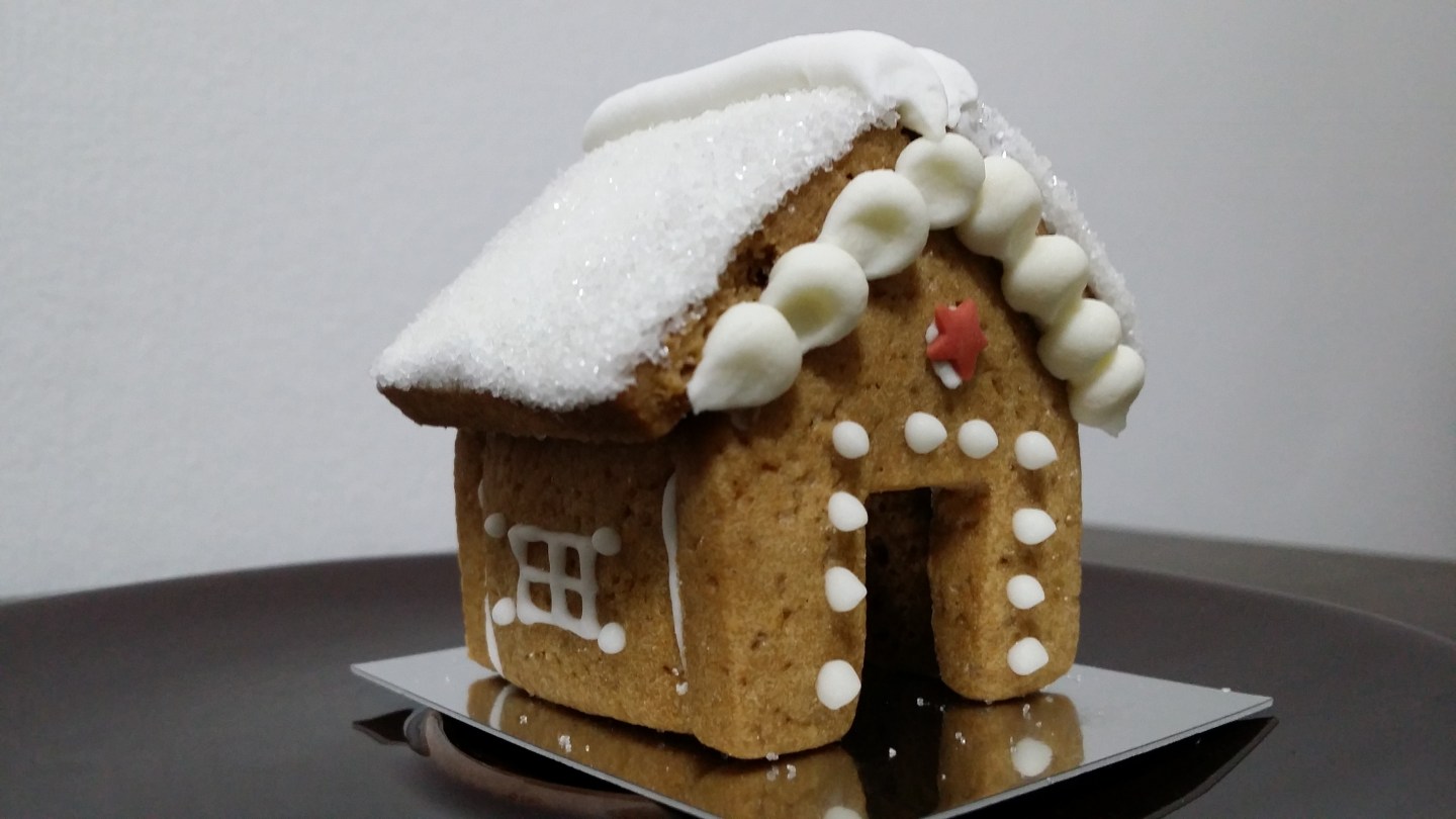 Tiny Gingerbread Houses at BreadTalk – The Journey & Destination