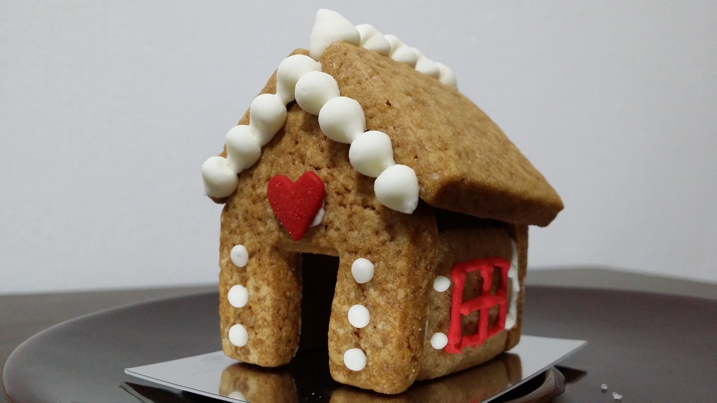 Tiny Gingerbread Houses at BreadTalk – The Journey & Destination