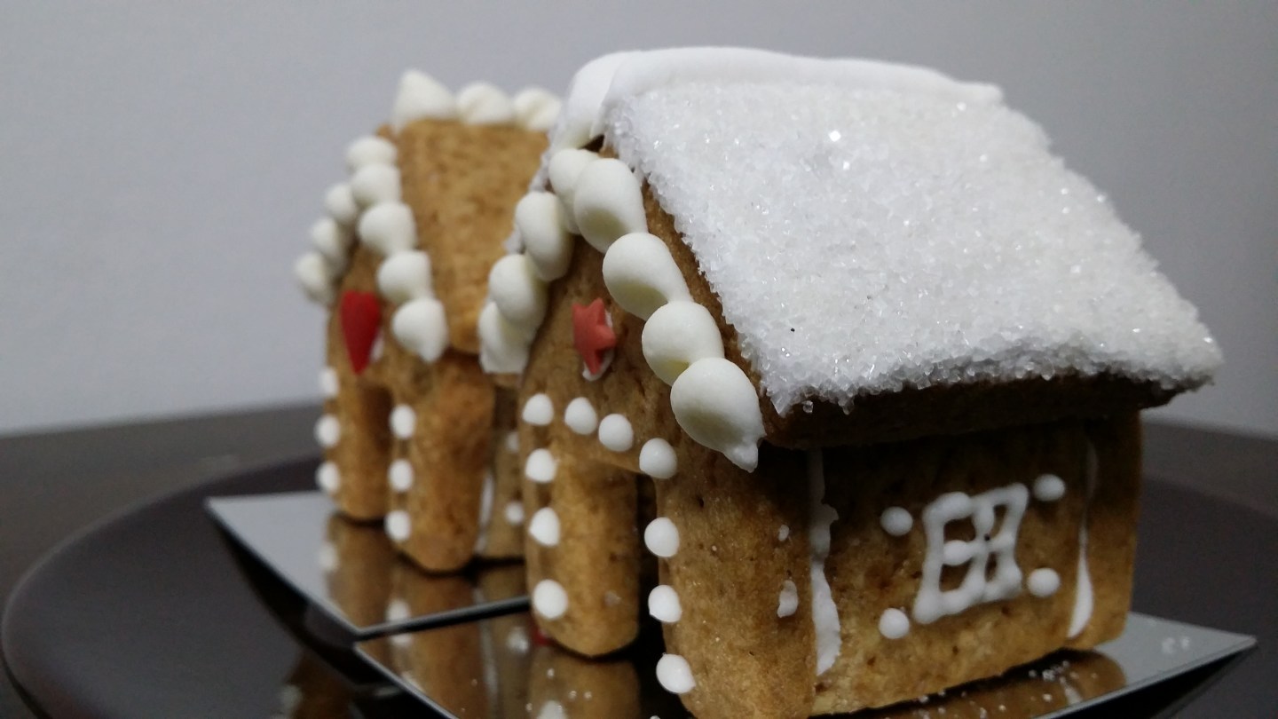 Tiny Gingerbread Houses at BreadTalk – The Journey & Destination