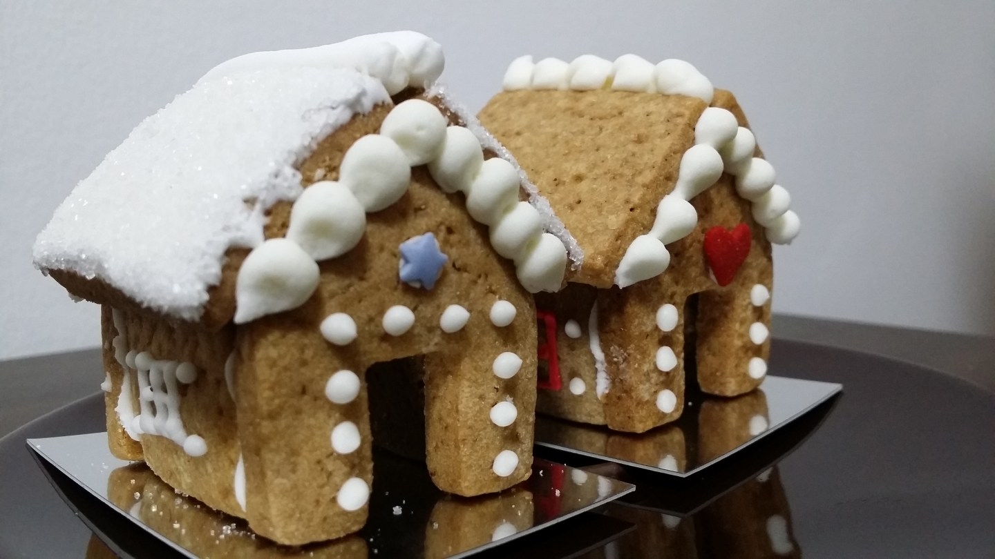 Tiny Gingerbread Houses at BreadTalk – The Journey & Destination